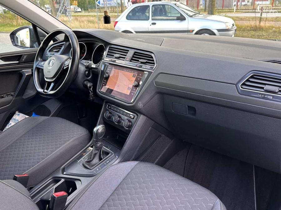 Grey Volkswagen Tiguan 2019 in Kaunas, with an engine capacity of 1.50 L and mileage of 42 thousand km for 27549 €, photo 11 on AUTOMOTO.COM.LV