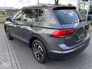 Grey Volkswagen Tiguan 2019 in Kaunas, with an engine capacity of 1.50 L and mileage of 42 thousand km for 27549 €, photo 24 on AUTOMOTO.COM.LV