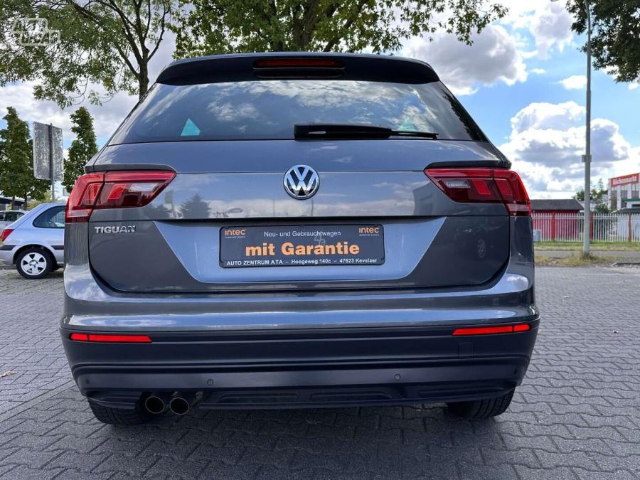 Grey Volkswagen Tiguan 2019 in Kaunas, with an engine capacity of 1.50 L and mileage of 42 thousand km for 27549 €, photo 25 on AUTOMOTO.COM.LV
