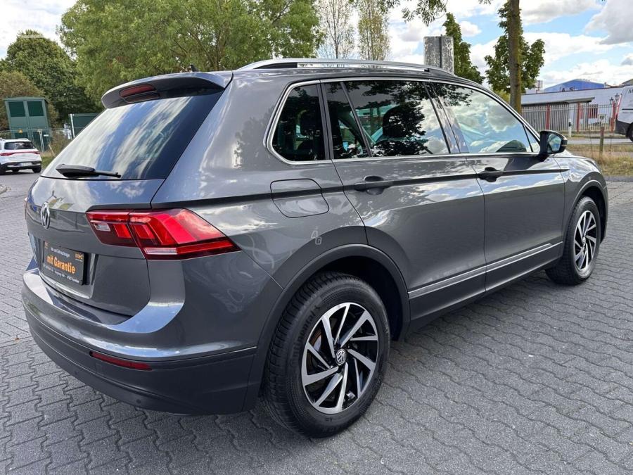 Grey Volkswagen Tiguan 2019 in Kaunas, with an engine capacity of 1.50 L and mileage of 42 thousand km for 27549 €, photo 26 on AUTOMOTO.COM.LV