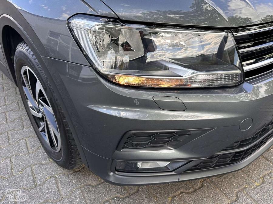 Grey Volkswagen Tiguan 2019 in Kaunas, with an engine capacity of 1.50 L and mileage of 42 thousand km for 27549 €, photo 27 on AUTOMOTO.COM.LV
