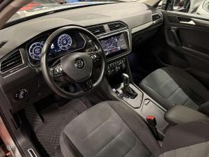 Grey Volkswagen Tiguan 2019 in Vilnius, with an engine capacity of 1.97 L and mileage of 183 thousand km for 21000 €, photo 11 on AUTOMOTO.COM.LV