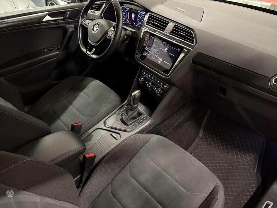 Grey Volkswagen Tiguan 2019 in Vilnius, with an engine capacity of 1.97 L and mileage of 183 thousand km for 21000 €, photo 15 on AUTOMOTO.COM.LV