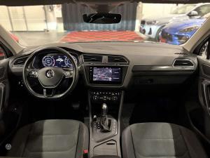 Grey Volkswagen Tiguan 2019 in Vilnius, with an engine capacity of 1.97 L and mileage of 183 thousand km for 21000 €, photo 18 on AUTOMOTO.COM.LV