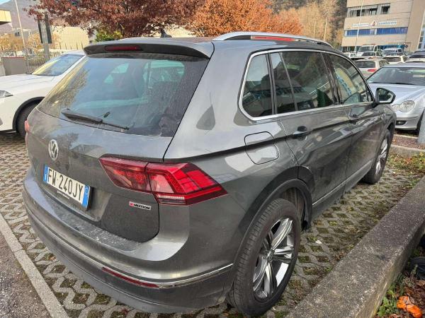Grey Volkswagen Tiguan 2019 in Kaunas, with an engine capacity of 2.00 L and mileage of 126 thousand km for 17700 €, photo 2 on AUTOMOTO.COM.LV