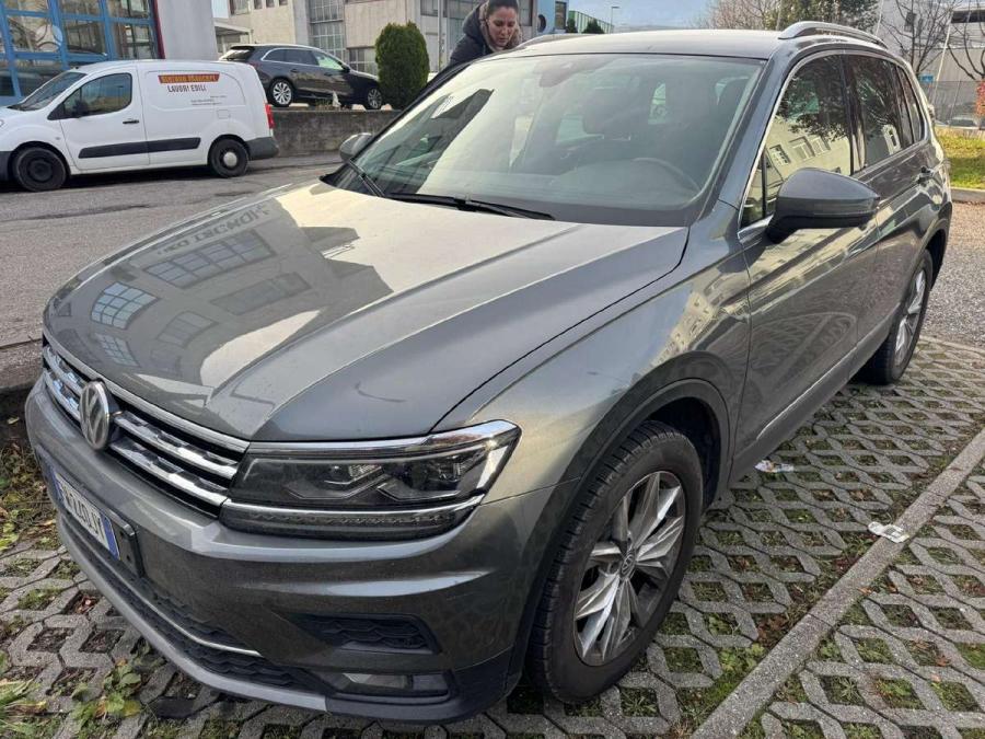 Pelēks Volkswagen Tiguan 2019 Kauņa, ar dzinēja tilpumu 2.00 L un nobraukumu 126 tūkst. km par 17700 €, foto 3 vietnē AUTOMOTO.COM.LV