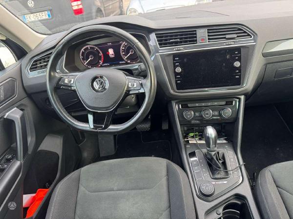 Grey Volkswagen Tiguan 2019 in Kaunas, with an engine capacity of 2.00 L and mileage of 126 thousand km for 17700 €, photo 5 on AUTOMOTO.COM.LV