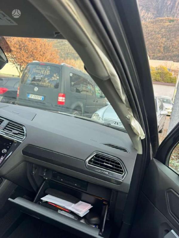 Grey Volkswagen Tiguan 2019 in Kaunas, with an engine capacity of 2.00 L and mileage of 126 thousand km for 17700 €, photo 8 on AUTOMOTO.COM.LV