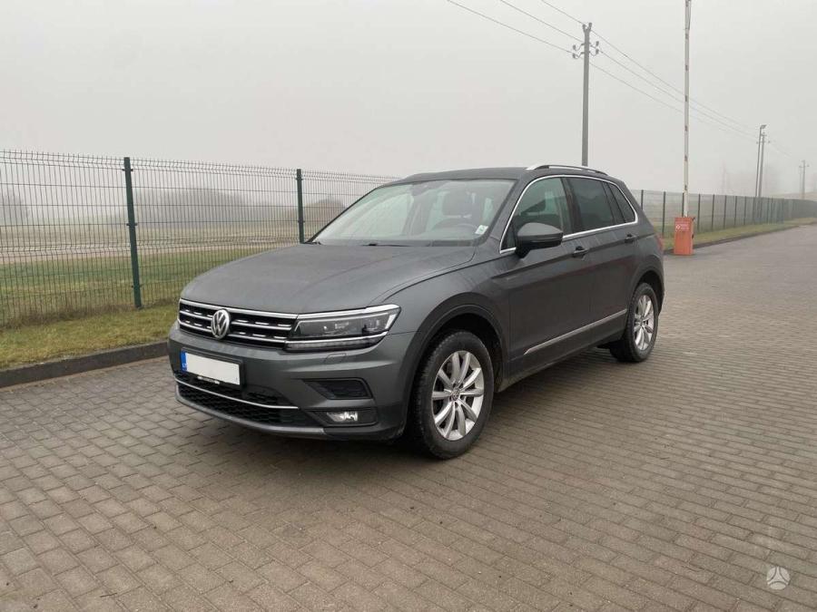 Grey Volkswagen Tiguan 2019 in Plunge, with an engine capacity of 1.97 L and mileage of 119 thousand km for 20000 €, photo 1 on AUTOMOTO.COM.LV