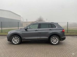 Grey Volkswagen Tiguan 2019 in Plunge, with an engine capacity of 1.97 L and mileage of 119 thousand km for 20000 €, photo 2 on AUTOMOTO.COM.LV