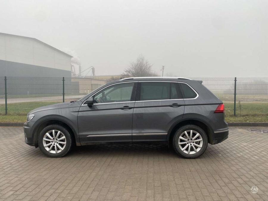 Grey Volkswagen Tiguan 2019 in Plunge, with an engine capacity of 1.97 L and mileage of 119 thousand km for 20000 €, photo 2 on AUTOMOTO.COM.LV