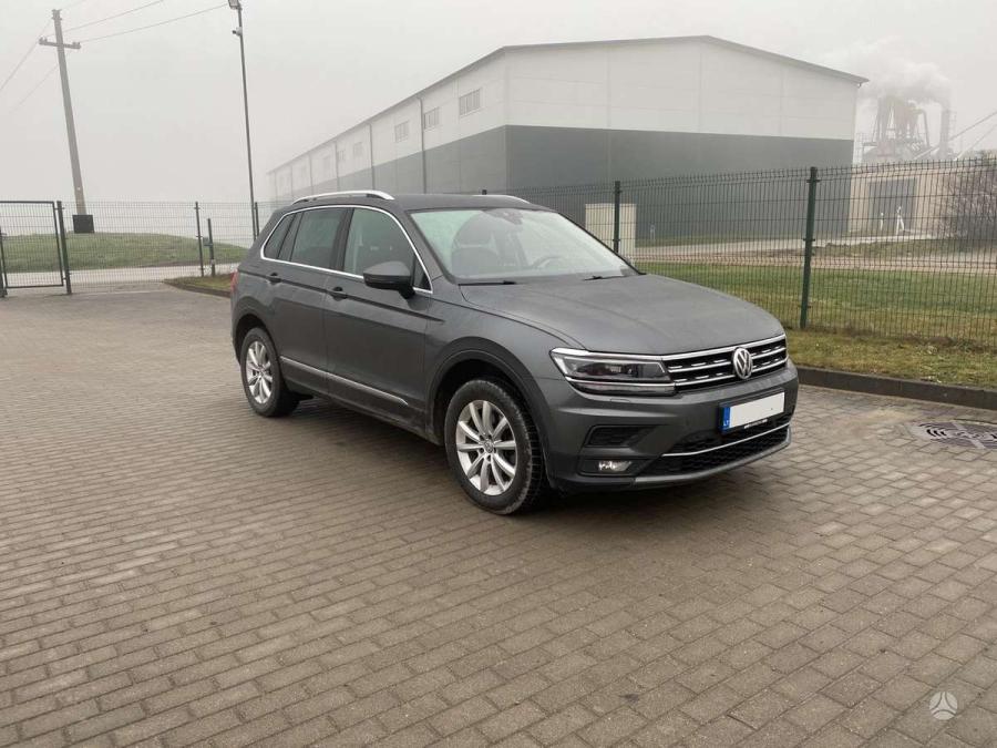 Grey Volkswagen Tiguan 2019 in Plunge, with an engine capacity of 1.97 L and mileage of 119 thousand km for 20000 €, photo 4 on AUTOMOTO.COM.LV