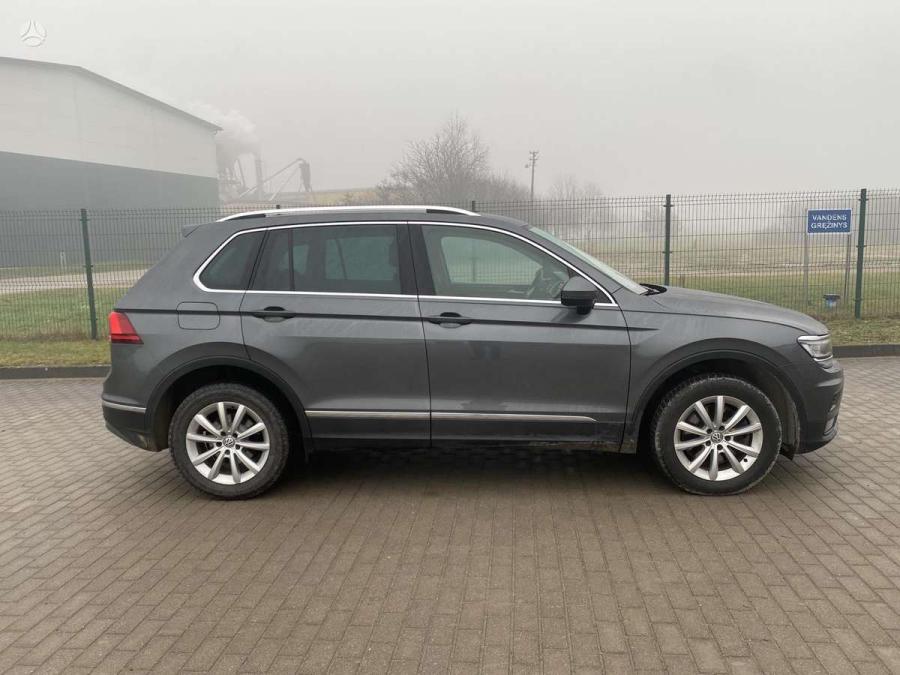 Grey Volkswagen Tiguan 2019 in Plunge, with an engine capacity of 1.97 L and mileage of 119 thousand km for 20000 €, photo 6 on AUTOMOTO.COM.LV