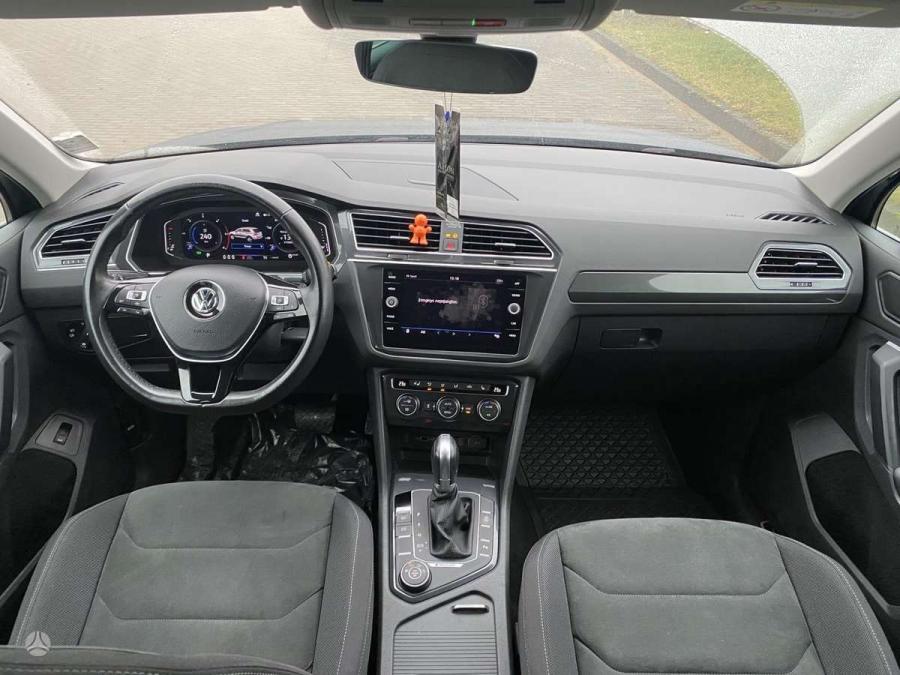 Grey Volkswagen Tiguan 2019 in Plunge, with an engine capacity of 1.97 L and mileage of 119 thousand km for 20000 €, photo 10 on AUTOMOTO.COM.LV