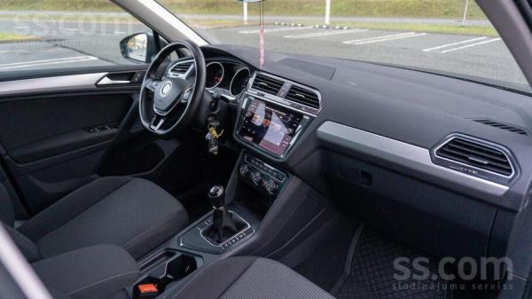 Pelēks Volkswagen Tiguan 2019 Rīga, ar dzinēja tilpumu 2.00 L un nobraukumu 57 tūkst. km par 18190 €, foto 10 vietnē AUTOMOTO.COM.LV