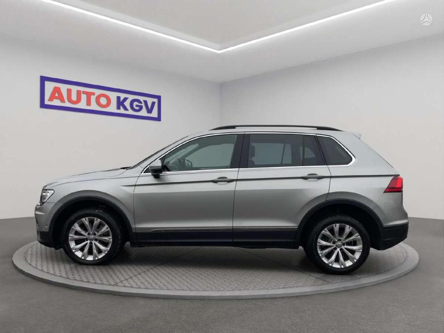 Grey Volkswagen Tiguan 2019 in Vilnius, with an engine capacity of 2.00 L and mileage of 57 thousand km for 21999 €, photo 2 on AUTOMOTO.COM.LV
