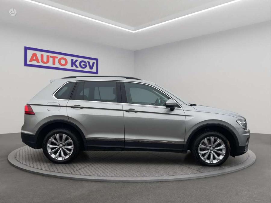 Grey Volkswagen Tiguan 2019 in Vilnius, with an engine capacity of 2.00 L and mileage of 57 thousand km for 21999 €, photo 5 on AUTOMOTO.COM.LV