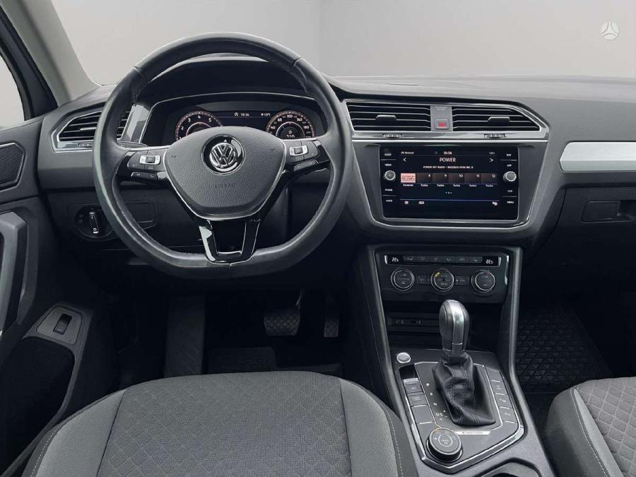 Grey Volkswagen Tiguan 2019 in Vilnius, with an engine capacity of 2.00 L and mileage of 57 thousand km for 21999 €, photo 12 on AUTOMOTO.COM.LV