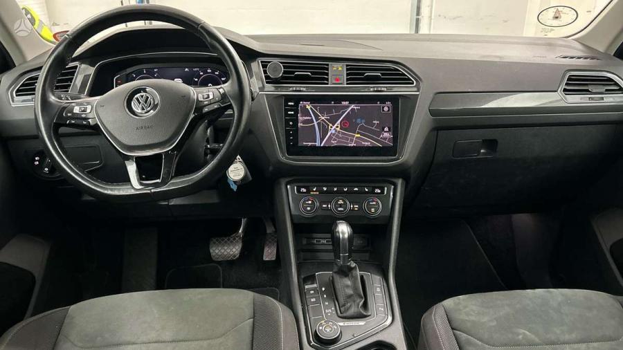 Grey Volkswagen Tiguan 2019 in Marijampole, with an engine capacity of 1.97 L and mileage of 211 thousand km for 20200 €, photo 5 on AUTOMOTO.COM.LV