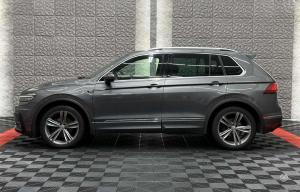 Grey Volkswagen Tiguan 2019 in Kaunas, with an engine capacity of 1.97 L and mileage of 142 thousand km for 22800 €, photo 6 on AUTOMOTO.COM.LV