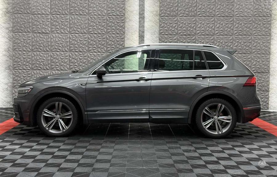 Grey Volkswagen Tiguan 2019 in Kaunas, with an engine capacity of 1.97 L and mileage of 142 thousand km for 22800 €, photo 6 on AUTOMOTO.COM.LV