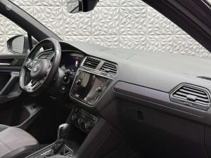 Grey Volkswagen Tiguan 2019 in Kaunas, with an engine capacity of 1.97 L and mileage of 142 thousand km for 22800 €, photo 12 on AUTOMOTO.COM.LV