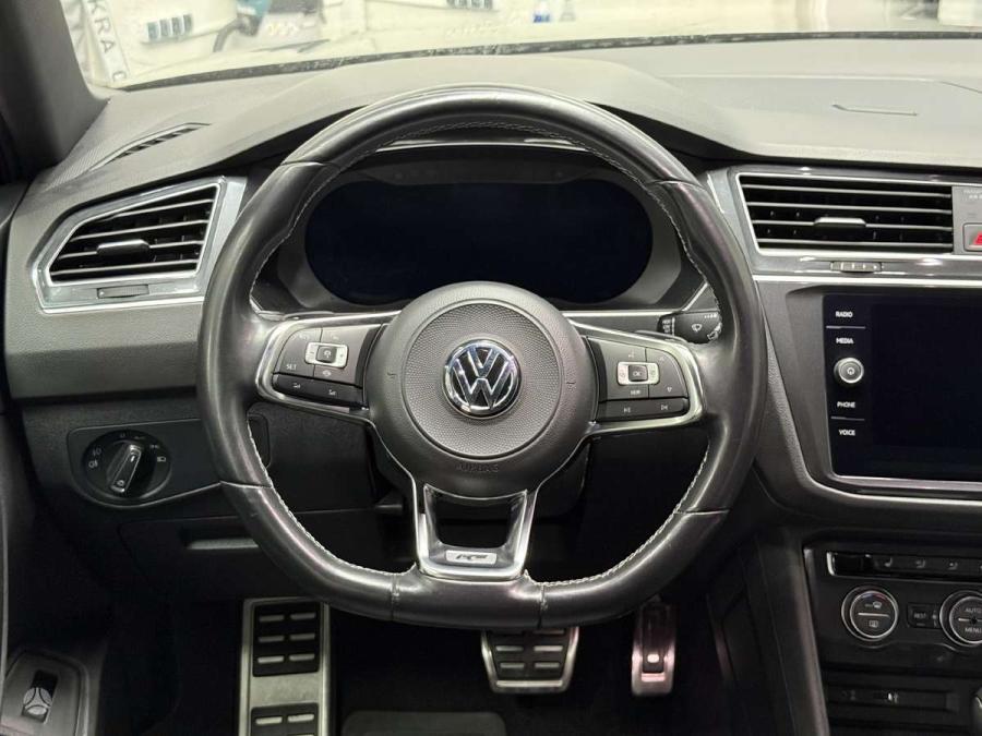 Grey Volkswagen Tiguan 2019 in Kaunas, with an engine capacity of 1.97 L and mileage of 142 thousand km for 22800 €, photo 21 on AUTOMOTO.COM.LV