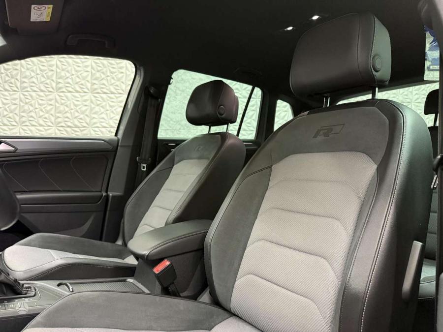 Grey Volkswagen Tiguan 2019 in Kaunas, with an engine capacity of 1.97 L and mileage of 142 thousand km for 22800 €, photo 31 on AUTOMOTO.COM.LV