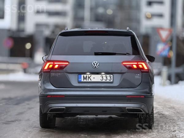 Grey Volkswagen Tiguan 2019 in Riga, with an engine capacity of 1.50 L and mileage of 159 thousand km for 16950 €, photo 4 on AUTOMOTO.COM.LV