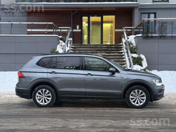 Grey Volkswagen Tiguan 2019 in Riga, with an engine capacity of 1.50 L and mileage of 159 thousand km for 16950 €, photo 6 on AUTOMOTO.COM.LV