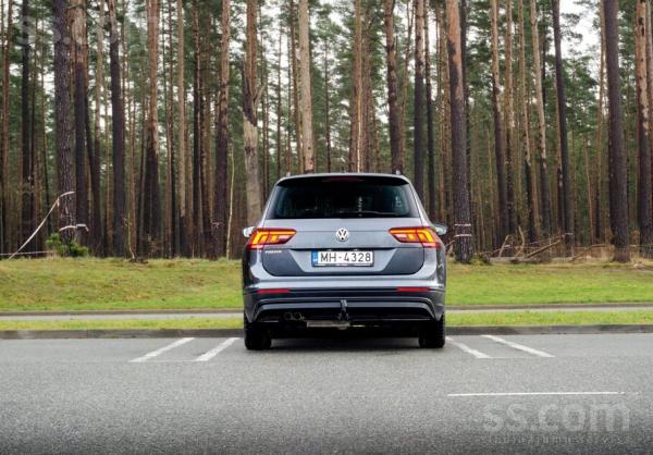 Grey Volkswagen Tiguan 2019 in Riga, with an engine capacity of 2.00 L and mileage of 57 thousand km for 18190 €, photo 6 on AUTOMOTO.COM.LV