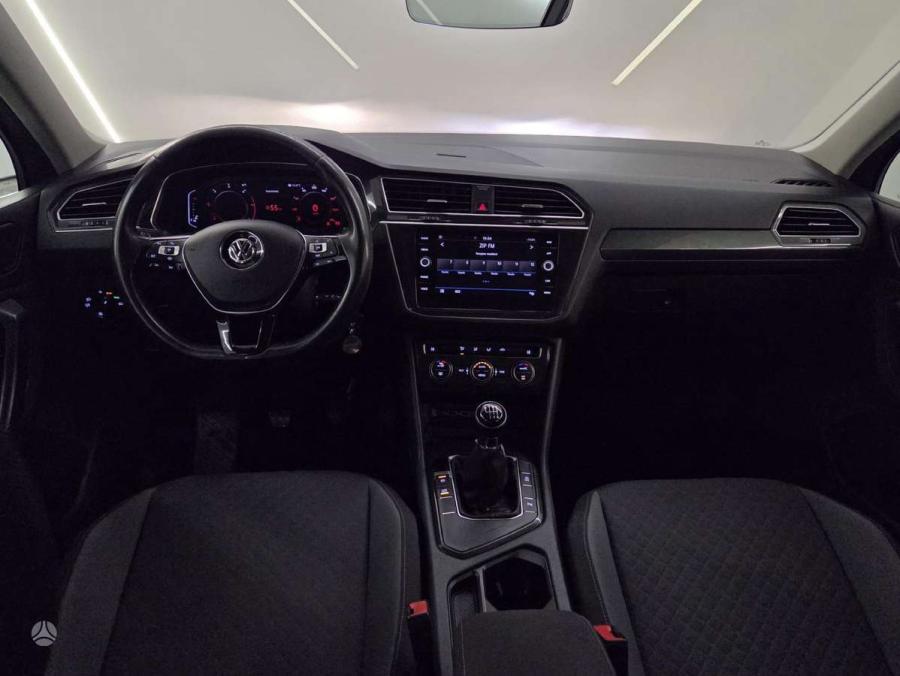Grey Volkswagen Tiguan 2019 in Marijampole, with an engine capacity of 1.97 L and mileage of 293 thousand km for 13650 €, photo 8 on AUTOMOTO.COM.LV