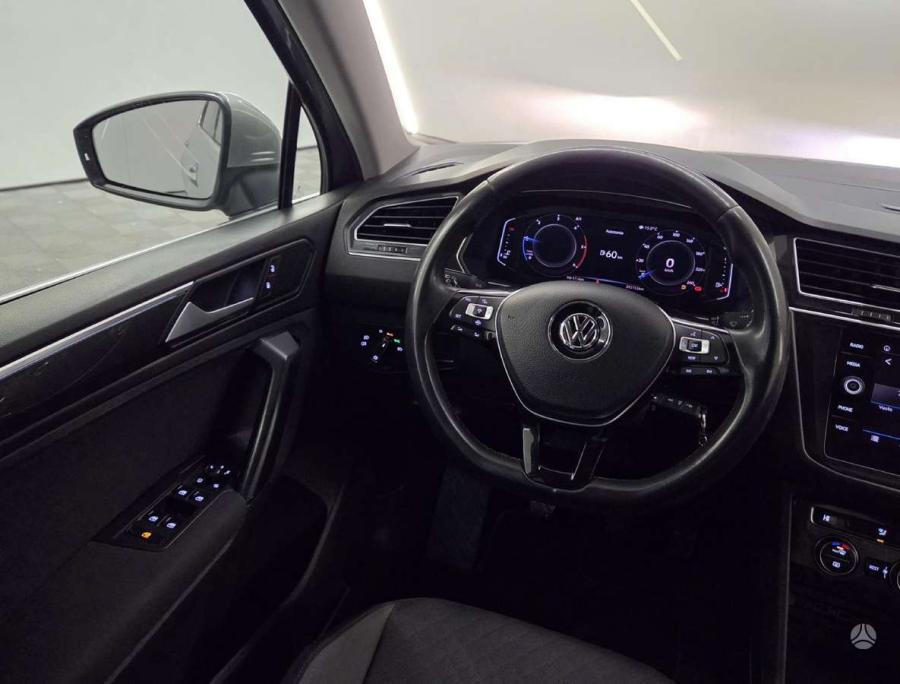 Grey Volkswagen Tiguan 2019 in Marijampole, with an engine capacity of 1.97 L and mileage of 293 thousand km for 13650 €, photo 17 on AUTOMOTO.COM.LV