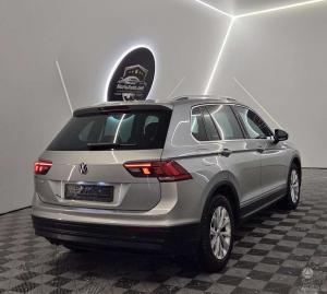 Grey Volkswagen Tiguan 2019 in Marijampole, with an engine capacity of 1.97 L and mileage of 293 thousand km for 13650 €, photo 26 on AUTOMOTO.COM.LV