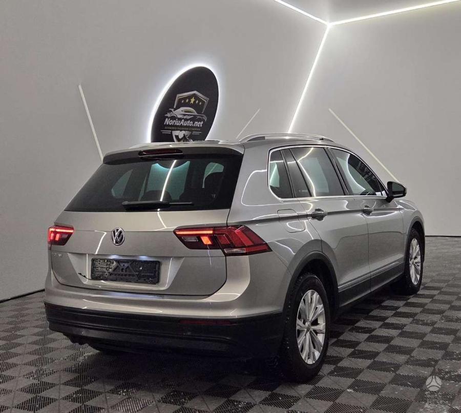 Grey Volkswagen Tiguan 2019 in Marijampole, with an engine capacity of 1.97 L and mileage of 293 thousand km for 13650 €, photo 26 on AUTOMOTO.COM.LV