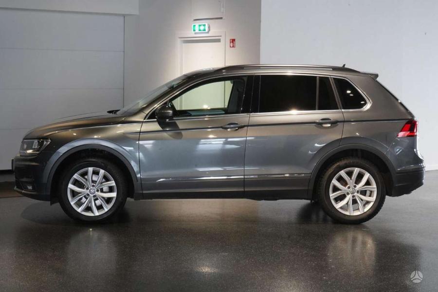 Grey Volkswagen Tiguan 2019 in Vilnius, with an engine capacity of 1.97 L and mileage of 110 thousand km for 18500 €, photo 2 on AUTOMOTO.COM.LV