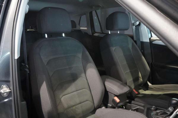 Grey Volkswagen Tiguan 2019 in Vilnius, with an engine capacity of 1.97 L and mileage of 110 thousand km for 18500 €, photo 11 on AUTOMOTO.COM.LV