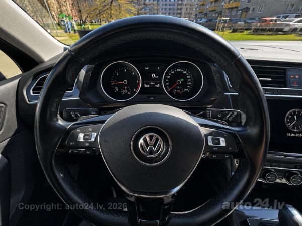 Grey Volkswagen Tiguan 2019 in Tallinn, with an engine capacity of 2.00 L and mileage of 95 thousand km for 18500 €, photo 4 on AUTOMOTO.COM.LV