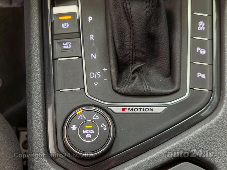 Pelēks Volkswagen Tiguan 2019 Hāpsalu, ar dzinēja tilpumu 2.00 L un nobraukumu 84 tūkst. km par 21999 €, foto 21 vietnē AUTOMOTO.COM.LV