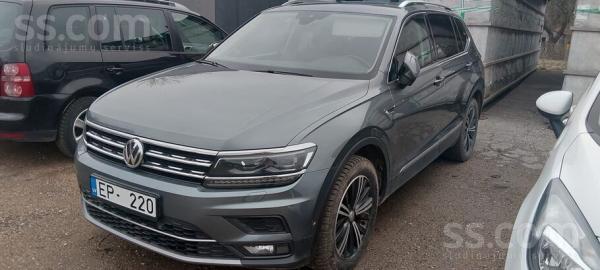 Grey Volkswagen Tiguan 2019 in Liepaja, with an engine capacity of 2.00 L and mileage of 300 thousand km for 17000 €, photo 1 on AUTOMOTO.COM.LV