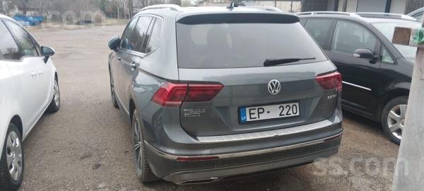Grey Volkswagen Tiguan 2019 in Liepaja, with an engine capacity of 2.00 L and mileage of 300 thousand km for 17000 €, photo 3 on AUTOMOTO.COM.LV