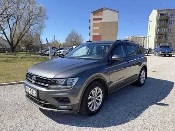Grey Volkswagen Tiguan 2019 in Ventspils, with an engine capacity of 2.00 L and mileage of 102 thousand km for 18900 €, photo 1 on AUTOMOTO.COM.LV
