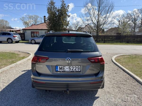 Grey Volkswagen Tiguan 2019 in Ventspils, with an engine capacity of 2.00 L and mileage of 102 thousand km for 18900 €, photo 5 on AUTOMOTO.COM.LV