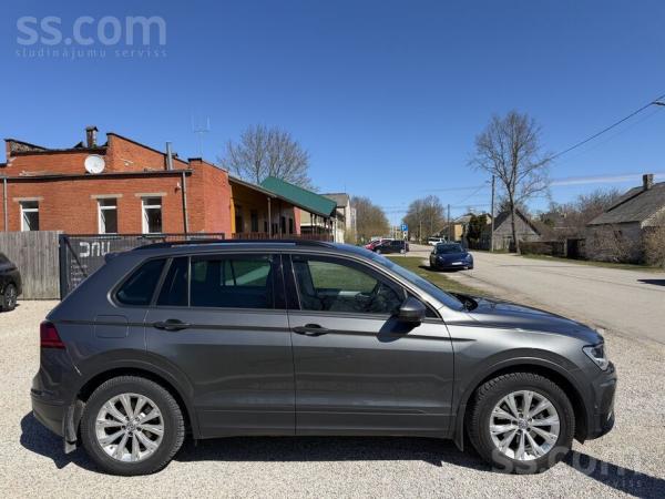 Grey Volkswagen Tiguan 2019 in Ventspils, with an engine capacity of 2.00 L and mileage of 102 thousand km for 18900 €, photo 8 on AUTOMOTO.COM.LV