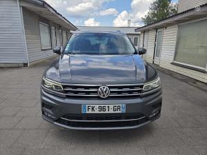 Grey Volkswagen Tiguan 2019 in Vilnius, with an engine capacity of 1.97 L and mileage of 215 thousand km for 16500 €, photo 3 on AUTOMOTO.COM.LV