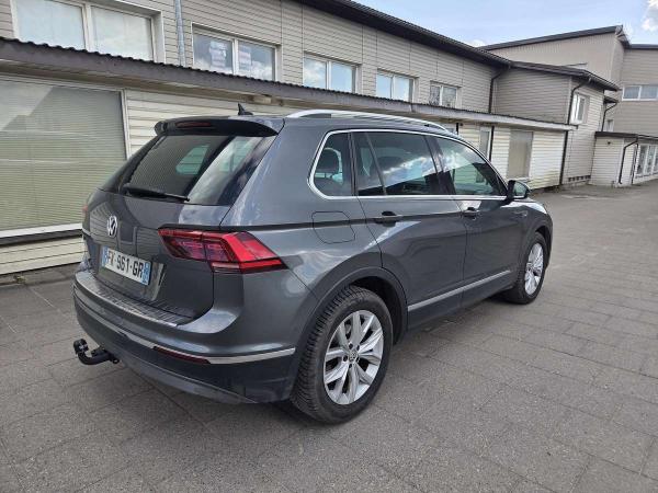 Pelēks Volkswagen Tiguan 2019 Viļņa, ar dzinēja tilpumu 1.97 L un nobraukumu 215 tūkst. km par 16500 €, foto 4 vietnē AUTOMOTO.COM.LV