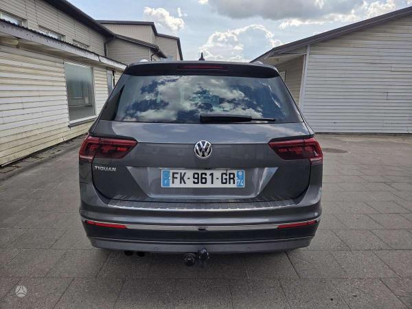 Pelēks Volkswagen Tiguan 2019 Viļņa, ar dzinēja tilpumu 1.97 L un nobraukumu 215 tūkst. km par 16500 €, foto 5 vietnē AUTOMOTO.COM.LV