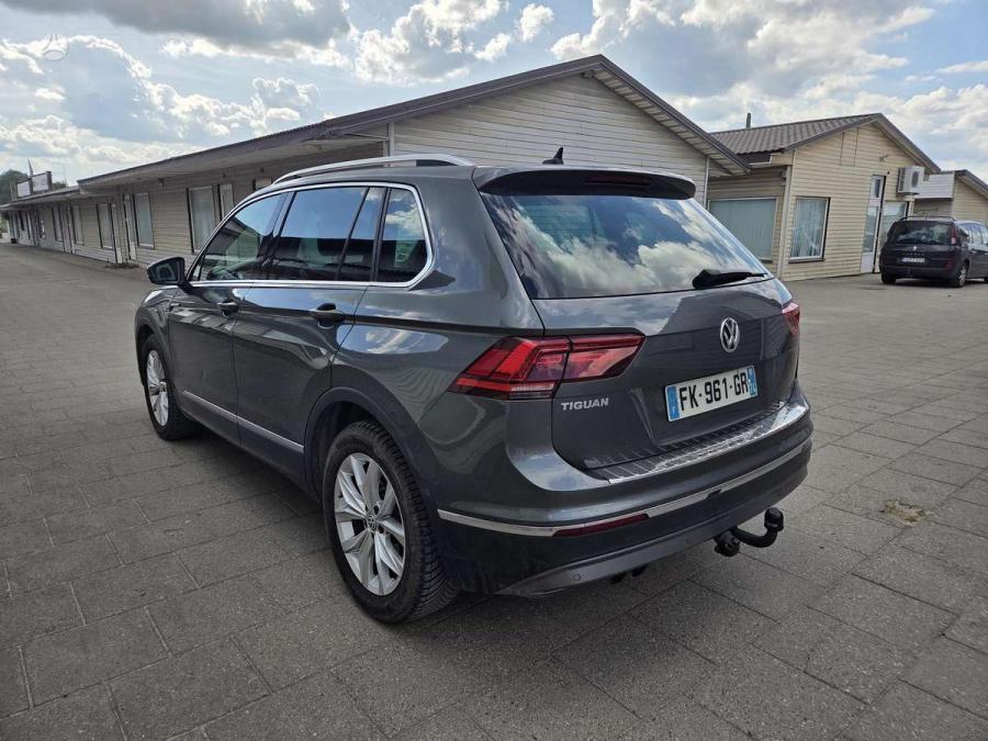 Grey Volkswagen Tiguan 2019 in Vilnius, with an engine capacity of 1.97 L and mileage of 215 thousand km for 16500 €, photo 7 on AUTOMOTO.COM.LV