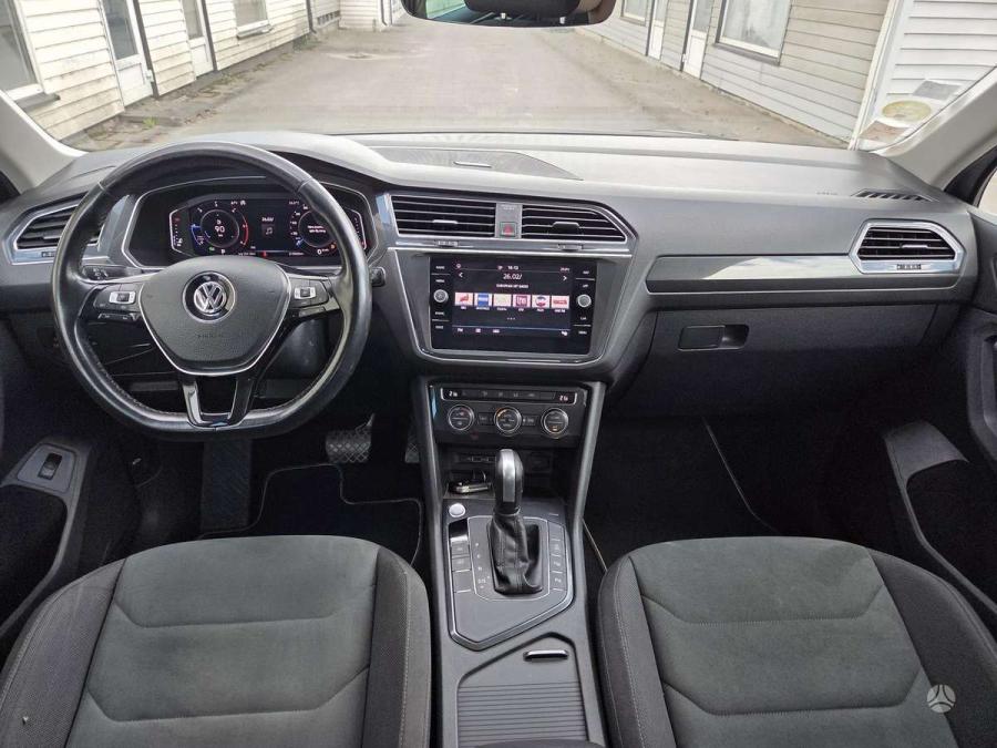 Grey Volkswagen Tiguan 2019 in Vilnius, with an engine capacity of 1.97 L and mileage of 215 thousand km for 16500 €, photo 11 on AUTOMOTO.COM.LV