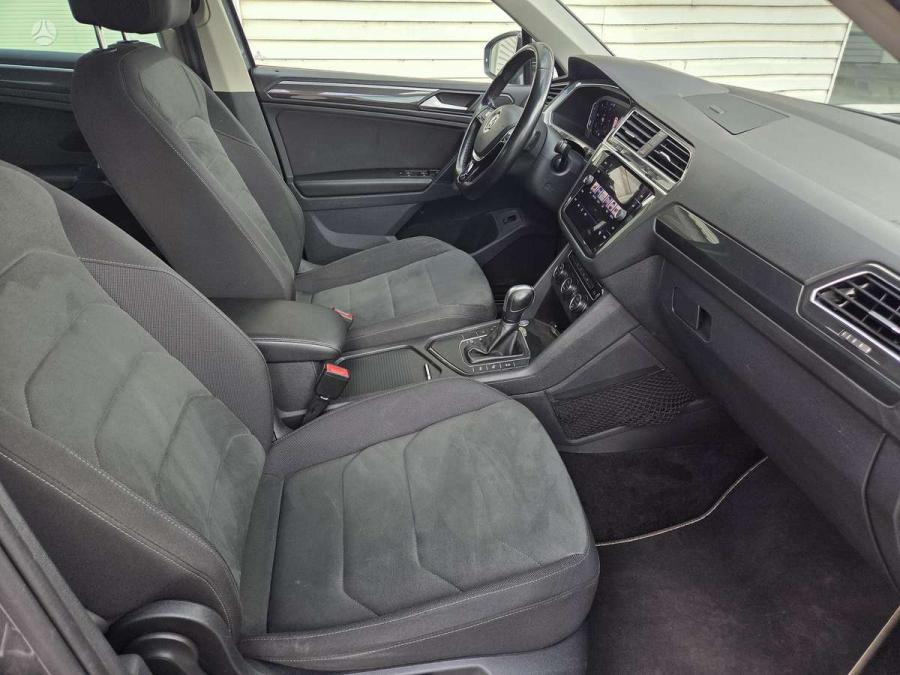 Grey Volkswagen Tiguan 2019 in Vilnius, with an engine capacity of 1.97 L and mileage of 215 thousand km for 16500 €, photo 12 on AUTOMOTO.COM.LV